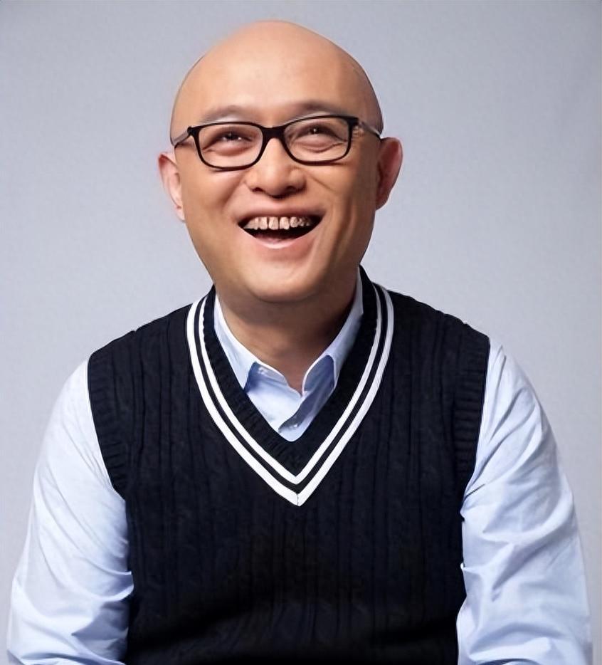 Looking back at the famous host Meng Fei who gradually "disappeared ...