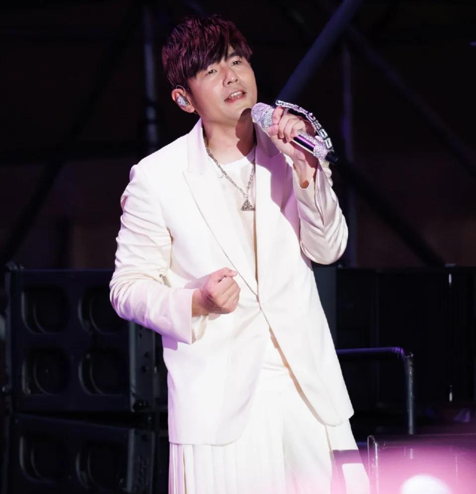 Jay Chou's recent situation exposed! Thick hair, strong body and super ...