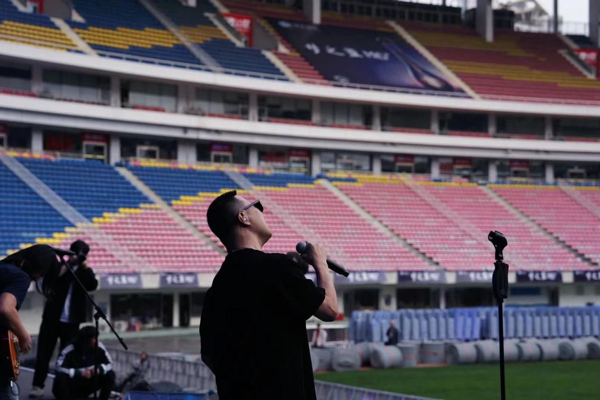 Wang Feng: A Legendary Figure of Rock Music - iNEWS