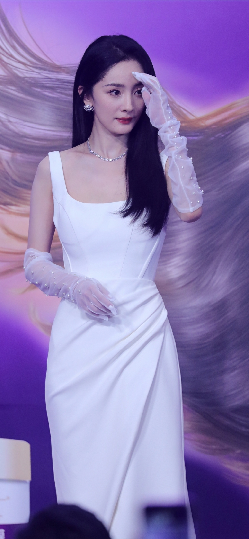 Yang Mi is a superstar! The bodyguard cleared the way and the assistant ...