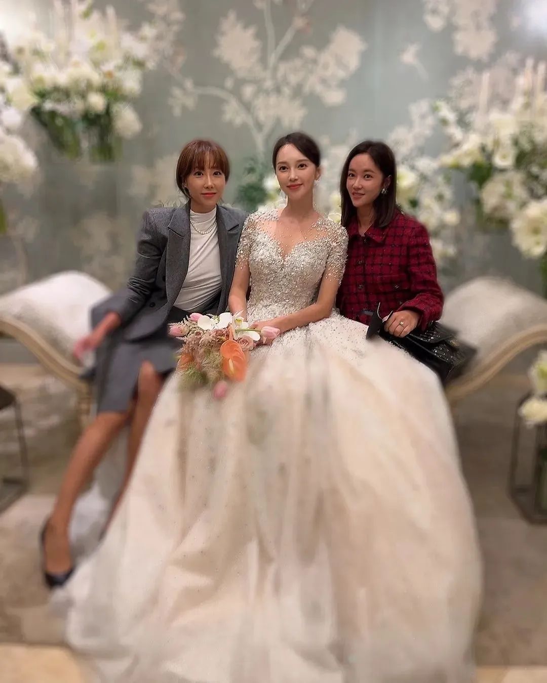 The bride is born in the finale of October, and the same bed and ...