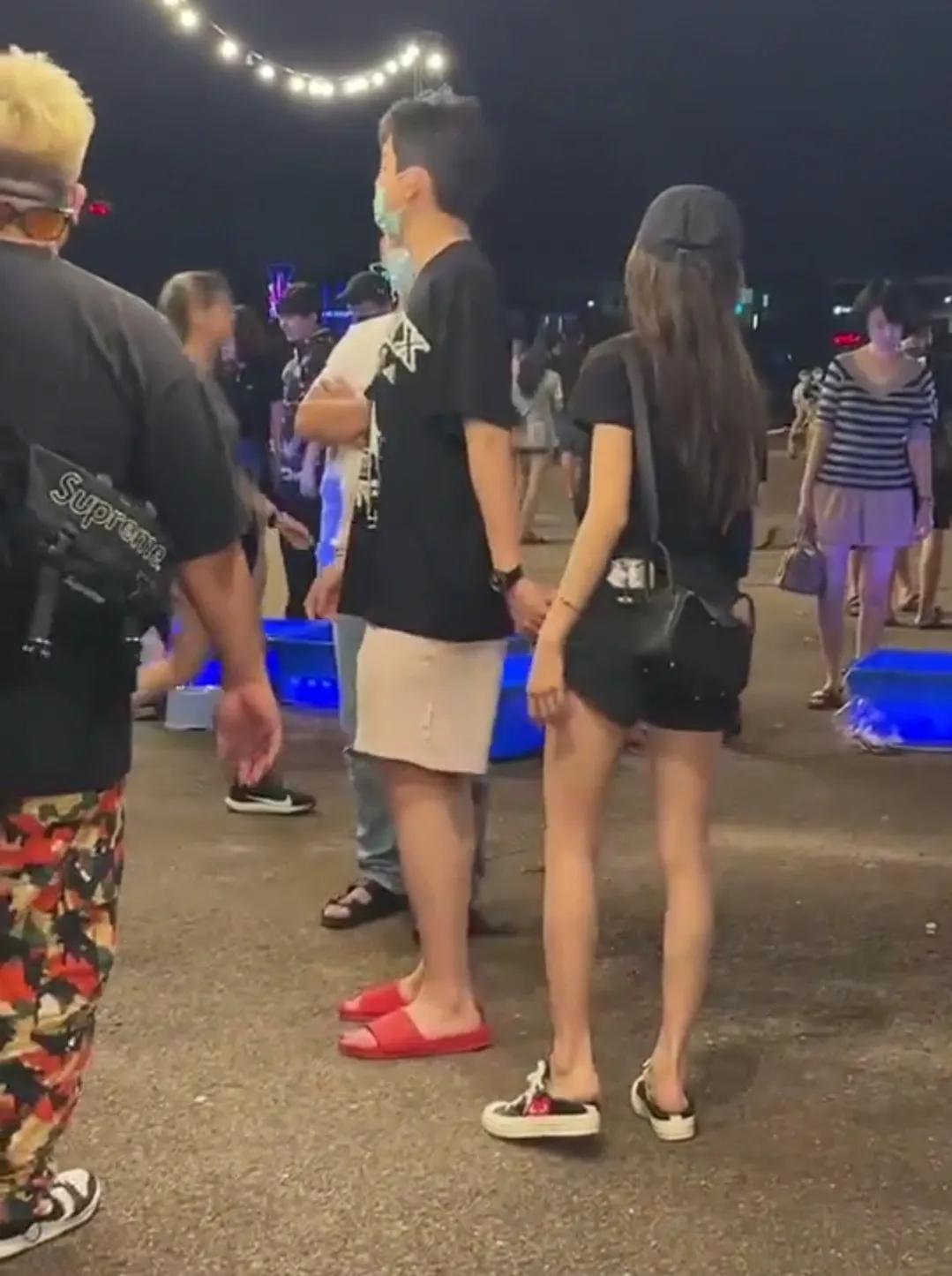 Wang Dalu and Cai Zhuoyi are dating on the street!The woman wears hot ...