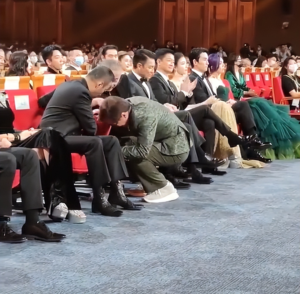 The Jackie Chan Golden Rooster Awards site collapsed on a chair, and he ...