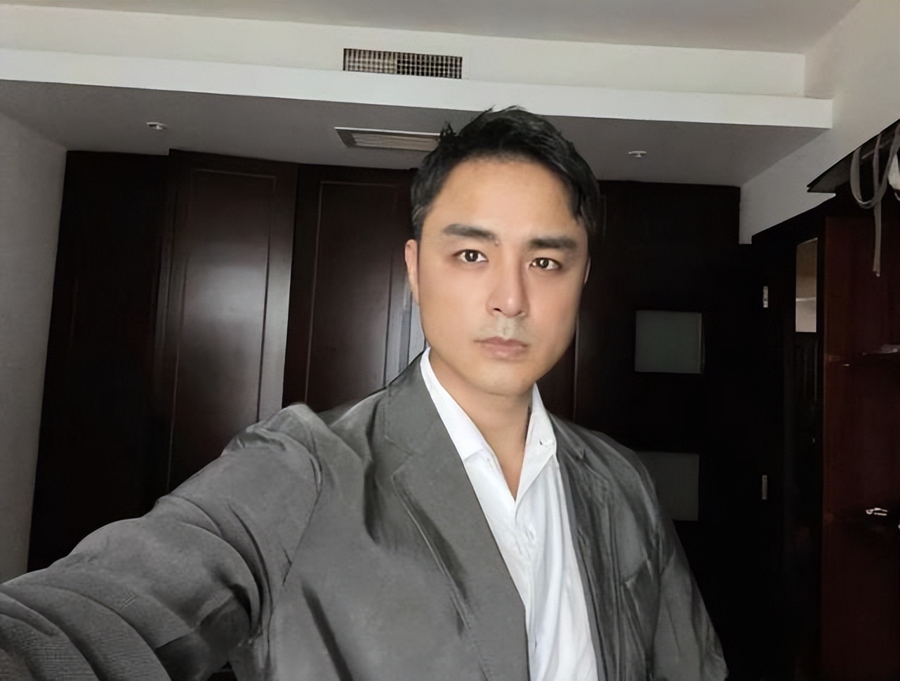 Ming Dao took photos to celebrate Christmas, gave his wife designer ...