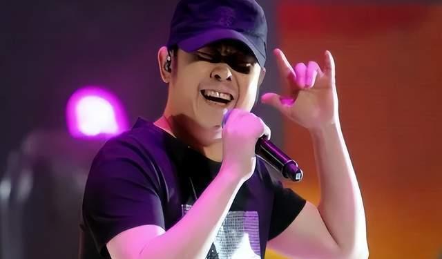 Original Jackie Chan met Luo Lin at the airport and blurted out that he ...