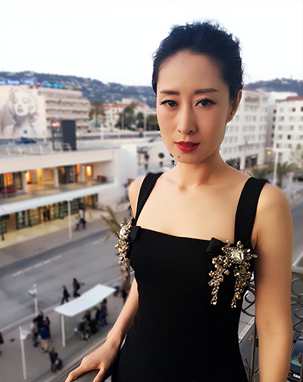 Kissing in the car, 46-year-old Liu Mintao broke out in love - iNEWS