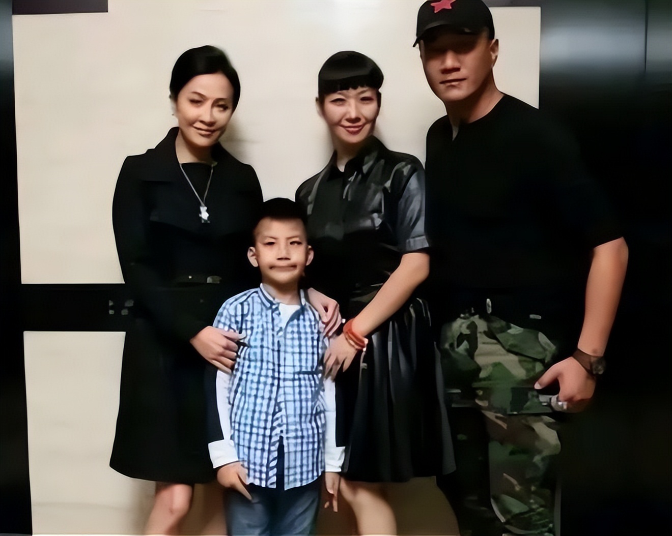 Hu Jun married his junior sister Lu Fang, and the family business was ...