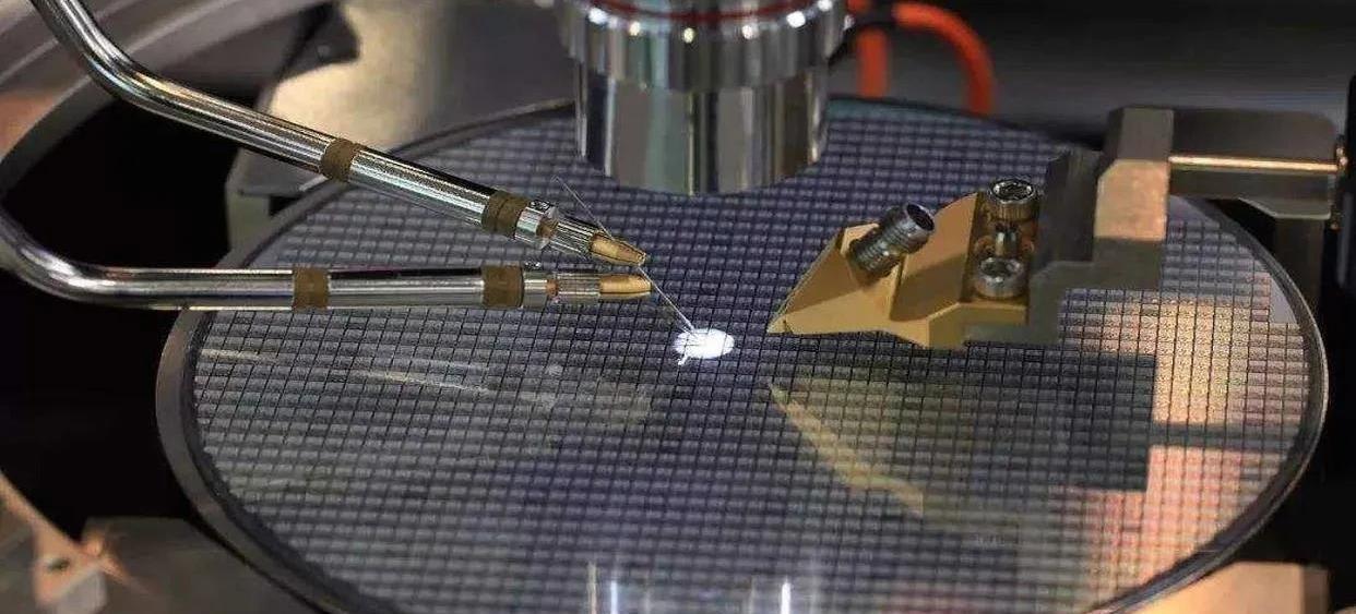 Born behind! China's first lithography machine is 20 years behind ...