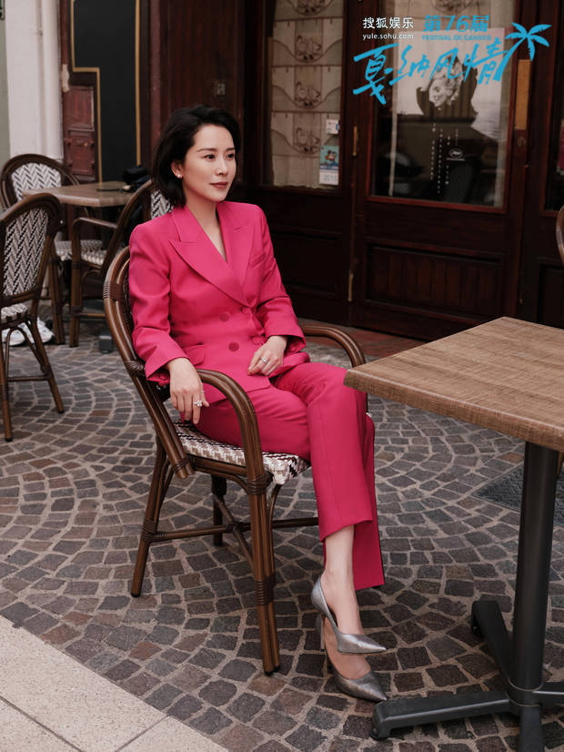Cannes style: Haiqing's red suit is full of aura and encourages ...