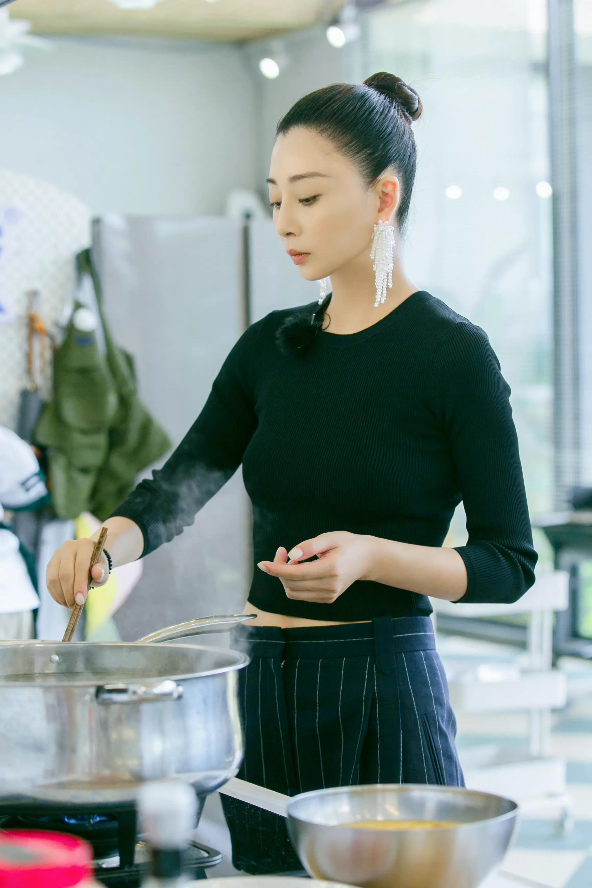 Yin Tao Chinese Restaurant Variety Show - iNEWS