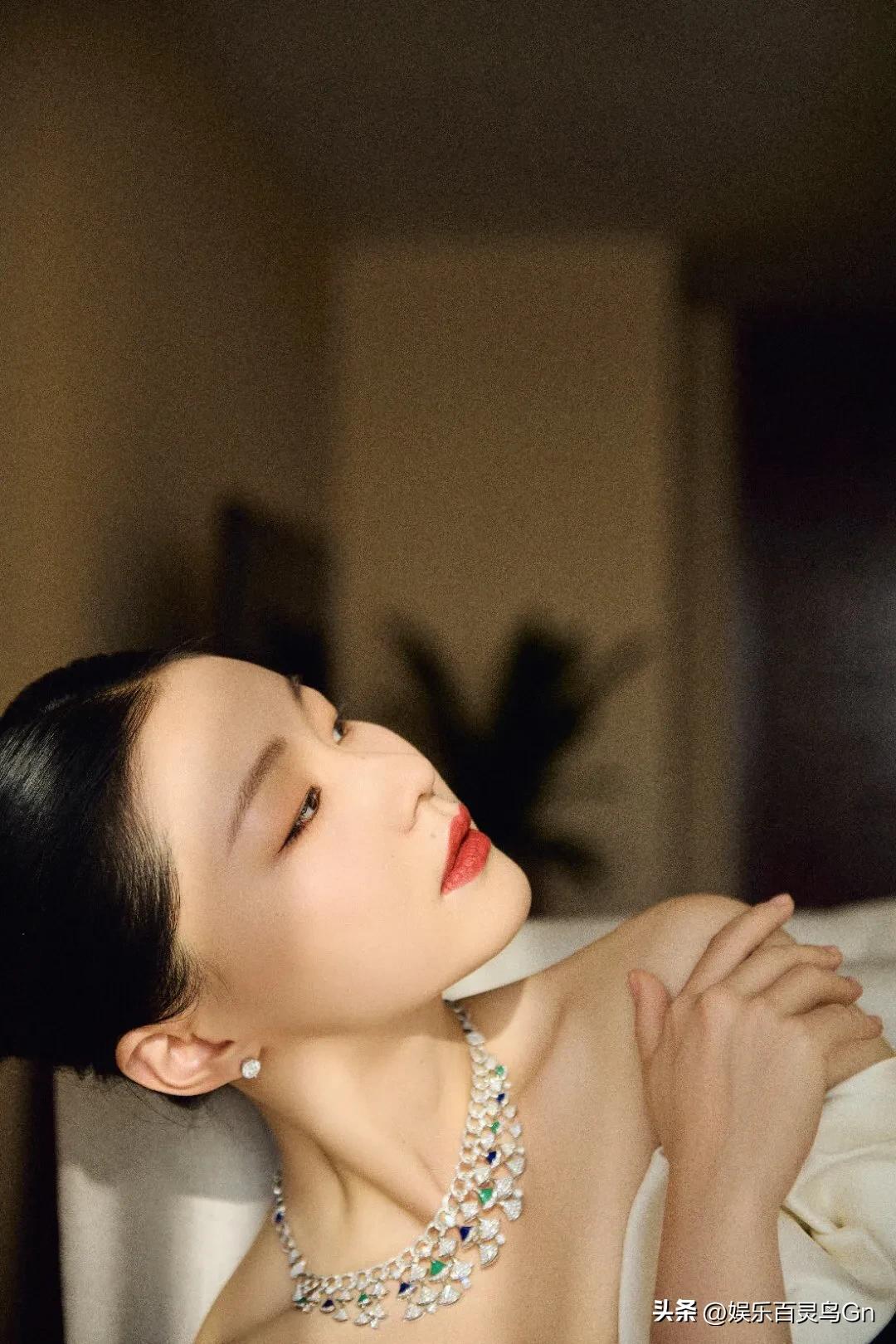 This is Jin Jing's most beautiful time!Attending the event looks ...