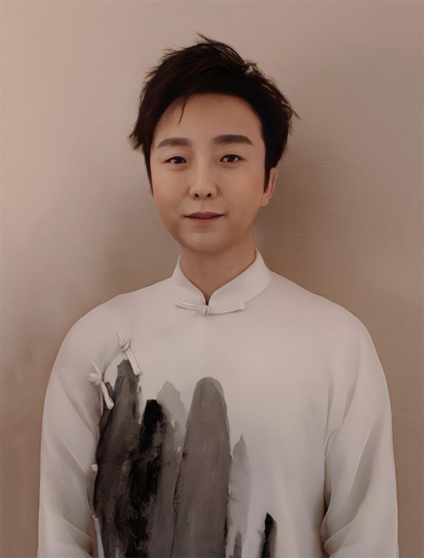 Director Li Yugang's first feature film "Clouds on the Clouds" was ...