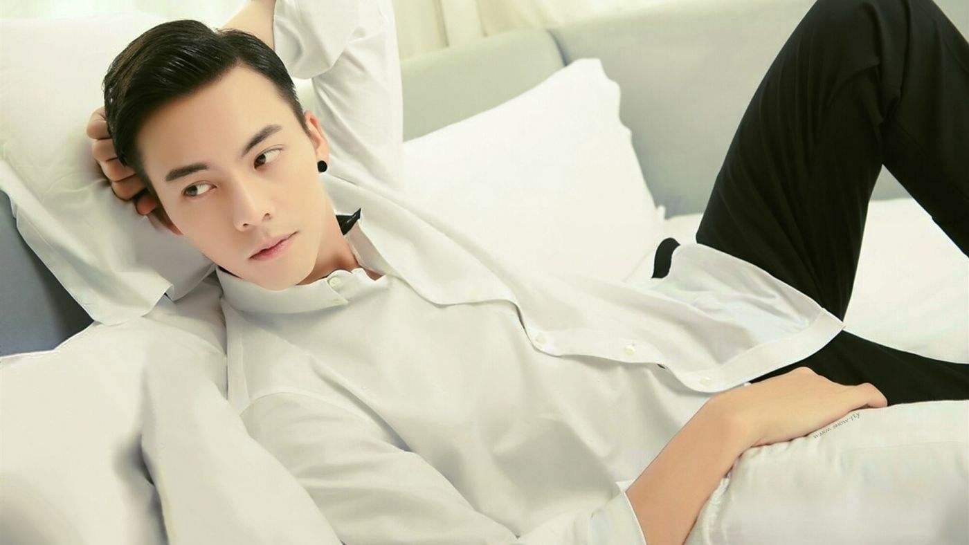 Entertainment Comments: Yang Zi, Wang Junkai, Chen Yao, Zhang Xincheng, Wu Xin, William Chan - iNEWS