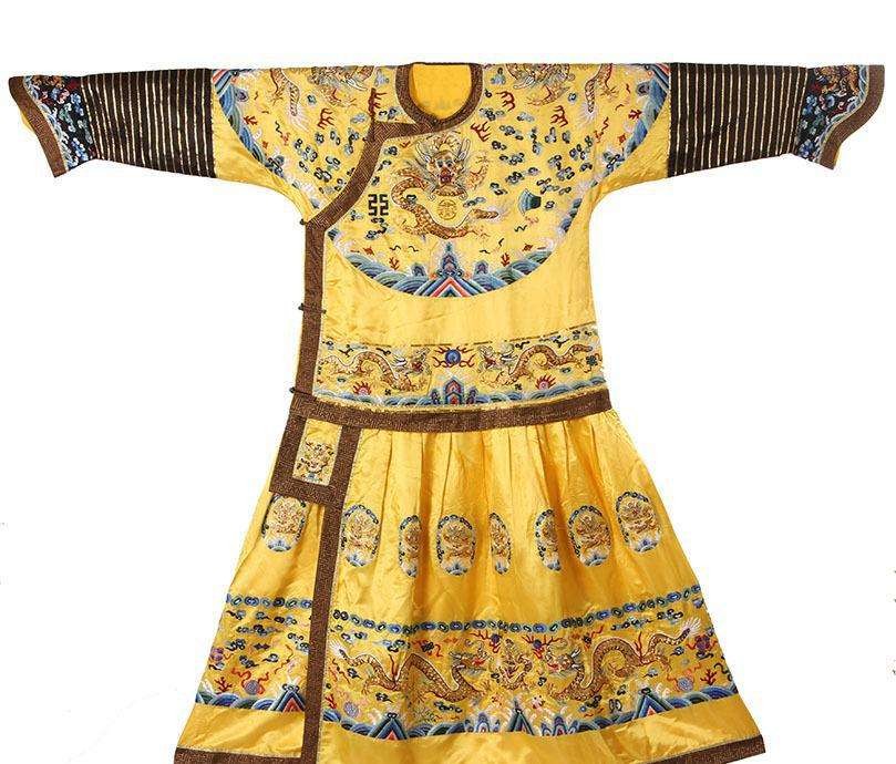 Exploring and Analyzing the Costumes of the Royal Family and Nobles in ...