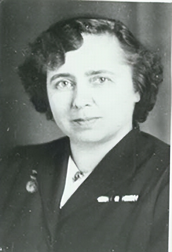 283. She is an expert on the "December Uprising" - iMedia