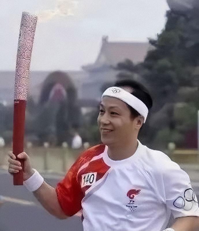 Luo Jing died 12 years ago. His wife, who had fainted from crying ...