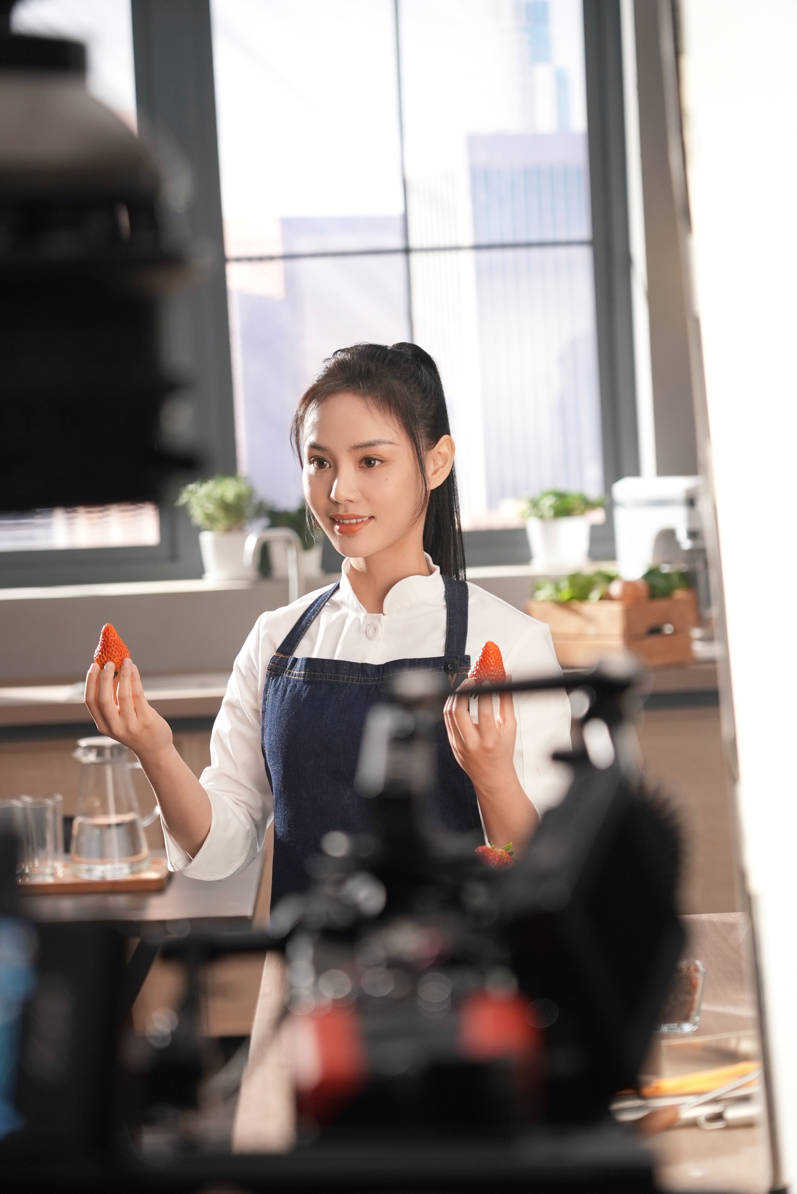 Kung Fu girl Liang Bi appeared in the mirror Nicholas Tse endorsed the ...