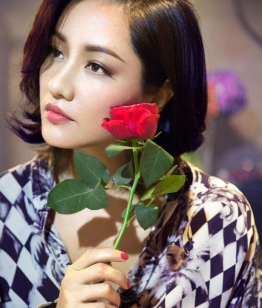 "No. 1 Supermodel" Qu Ying: 30 years in the entertainment circle, dare ...