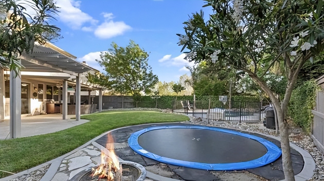 Clumsy designers: 14 hilarious designs that clearly chose the wrong ...