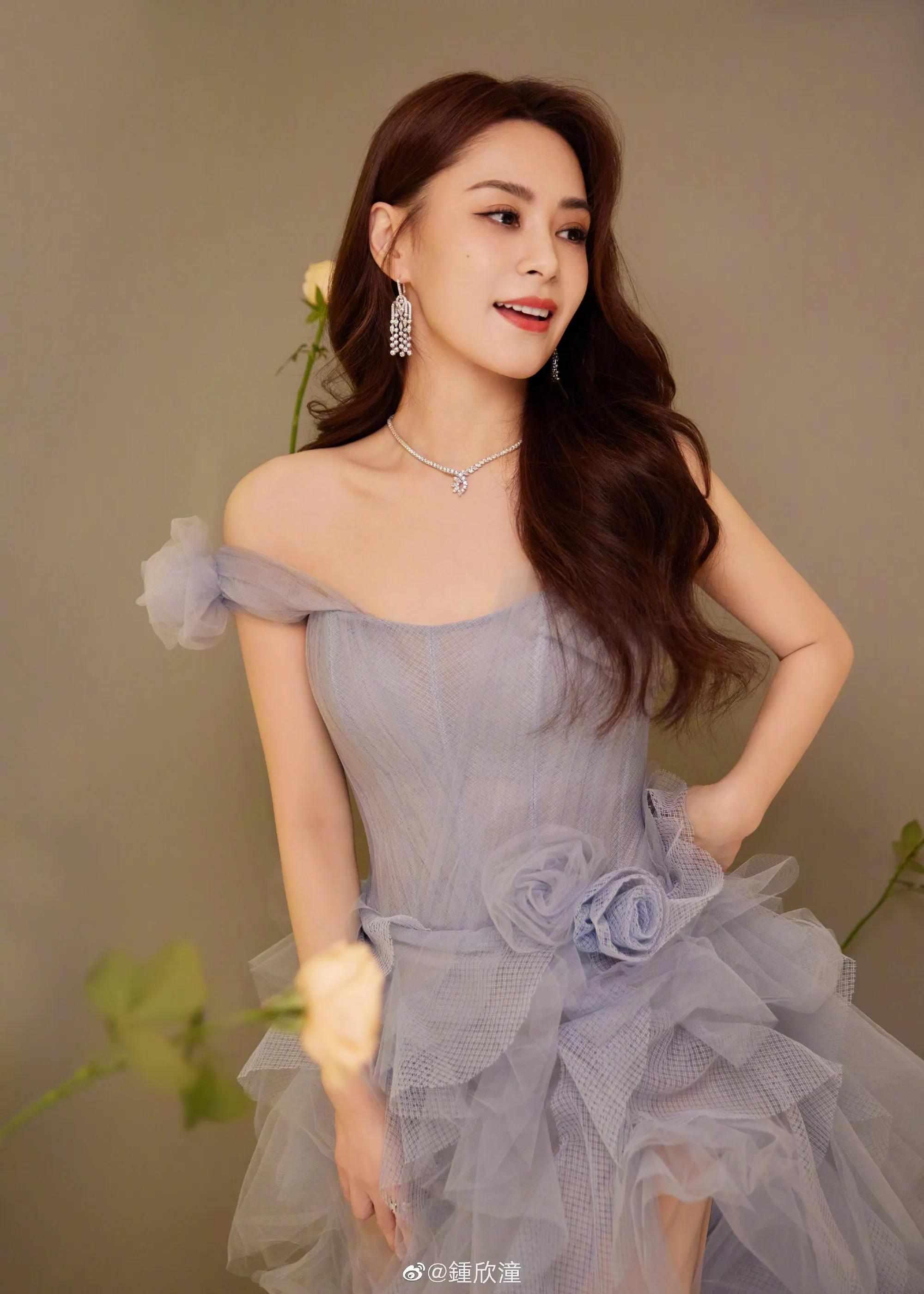 Zhong Xintong Cai Zhuoyan's beautiful picture - iNEWS