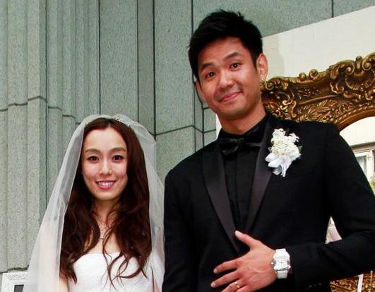 Chen Jianzhou made his first appearance! Taking women shopping is very leisurely, it is revealed ...