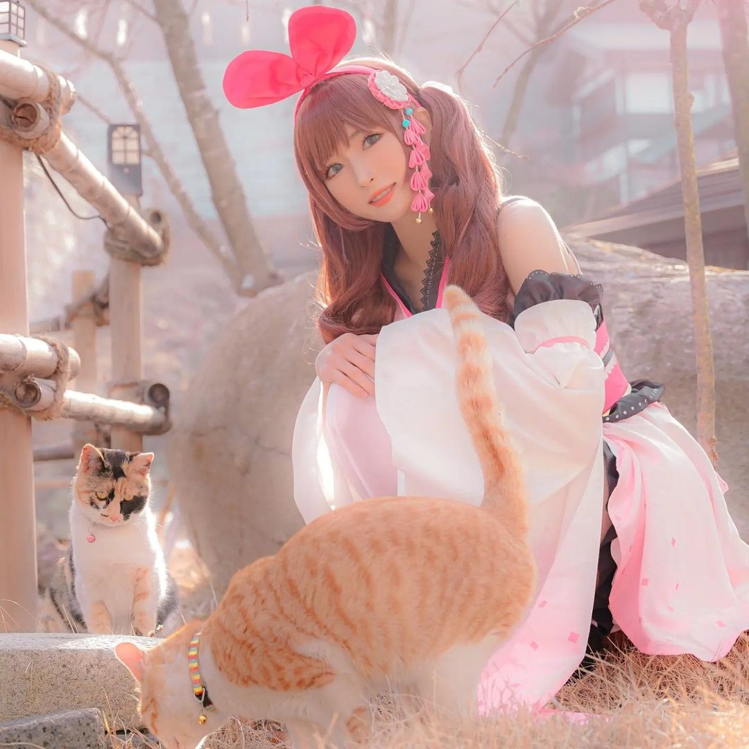 Korean beauty Coser SORI beautiful pictures to admire the bee waist and ...