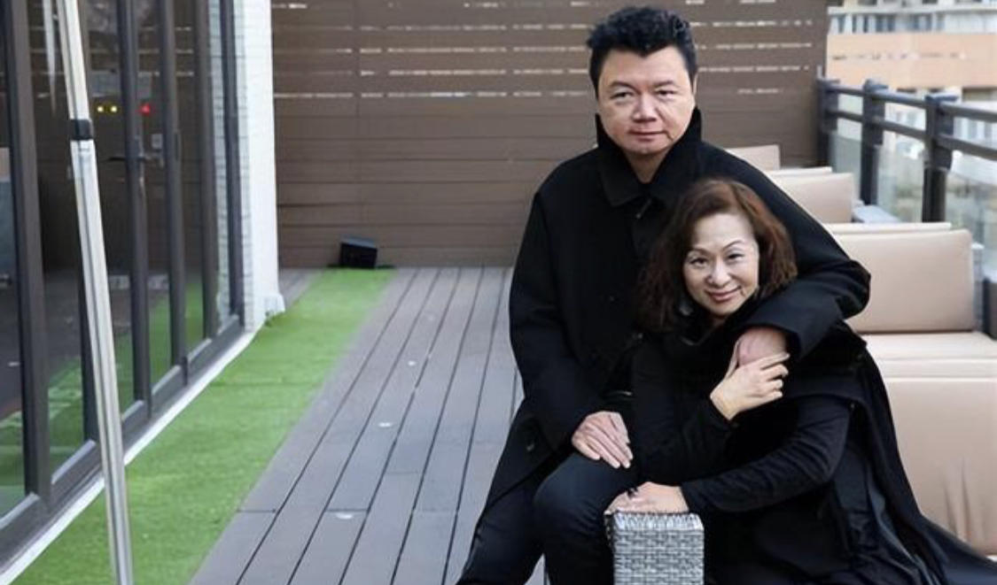 TVB actor Ai Wei and his ex-wife appeared on a variety show. The two ...