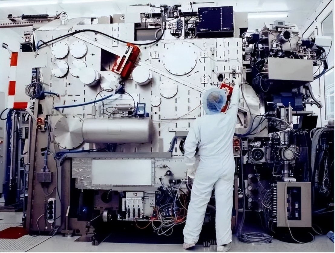 Chinese experts: lithography machine can be built in 3 years! Two years ...