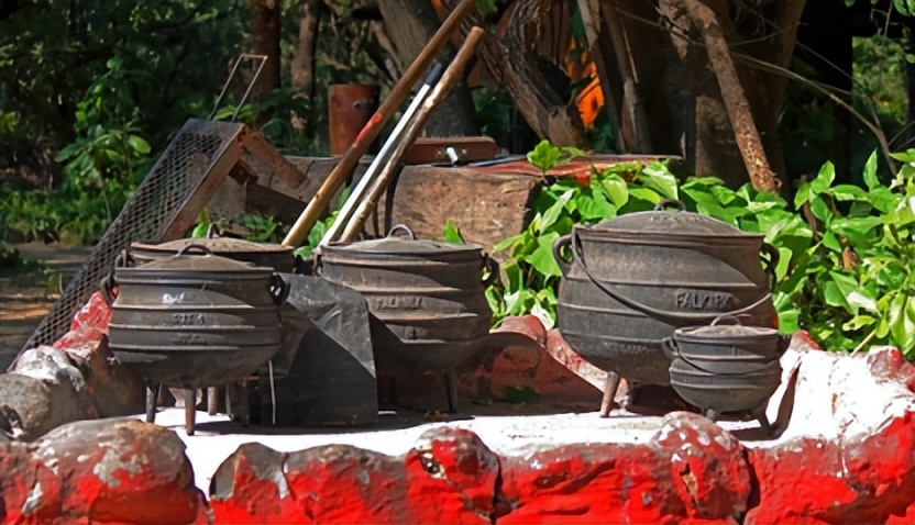 Bathing king's "pot bath" culture: take turns washing in a big pot - iNEWS