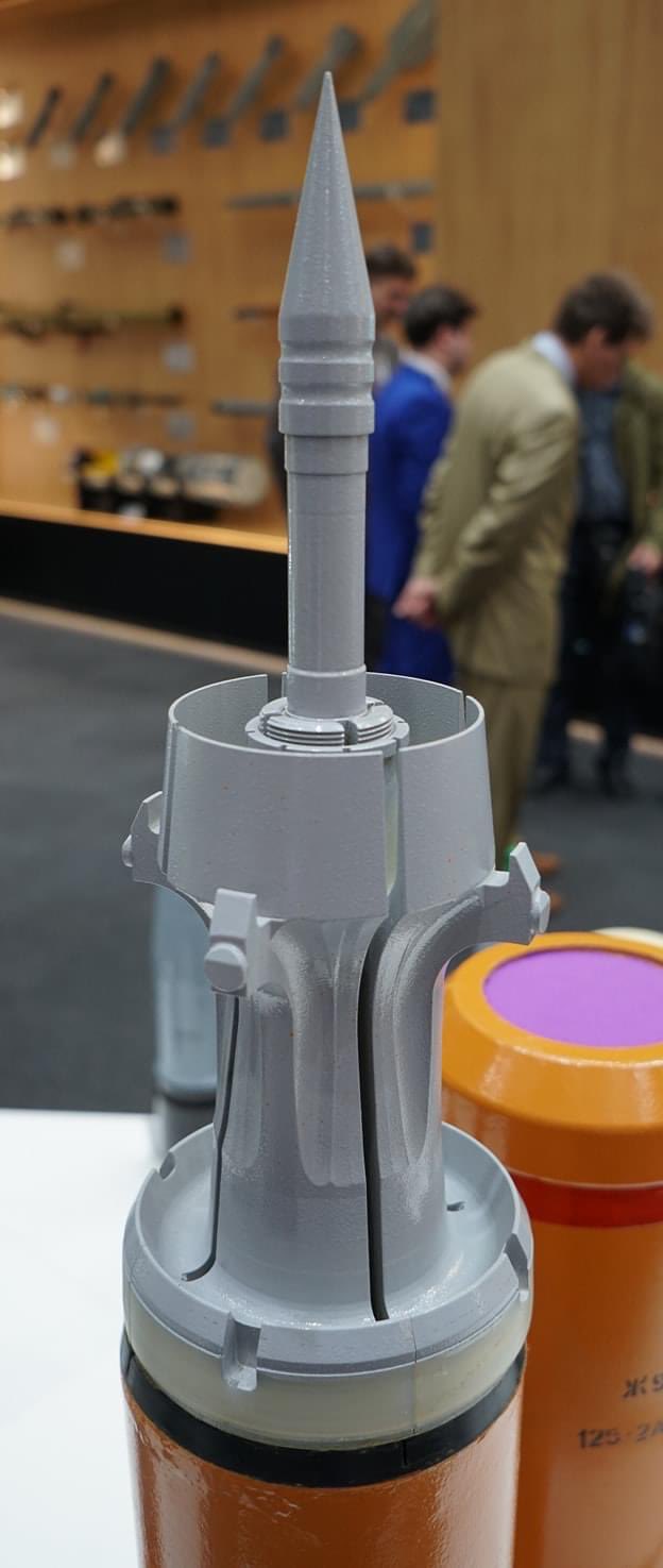 Russian-made fin-stabilized sabot-piercing projectile - iMedia