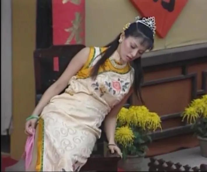 Hong Kong busty actress Peng Dan: With outstanding figure, there are ...