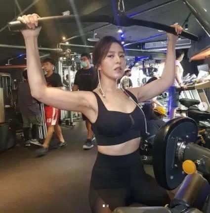 Liu Pinyan's "Bright Lights" has eye-catching acting skills, recalling ...