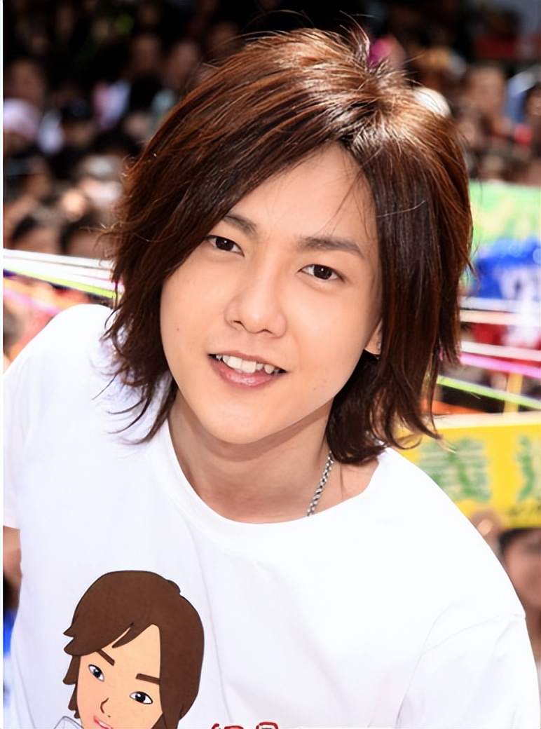 When he returned, he was still the young man in white, but he was Huang ...