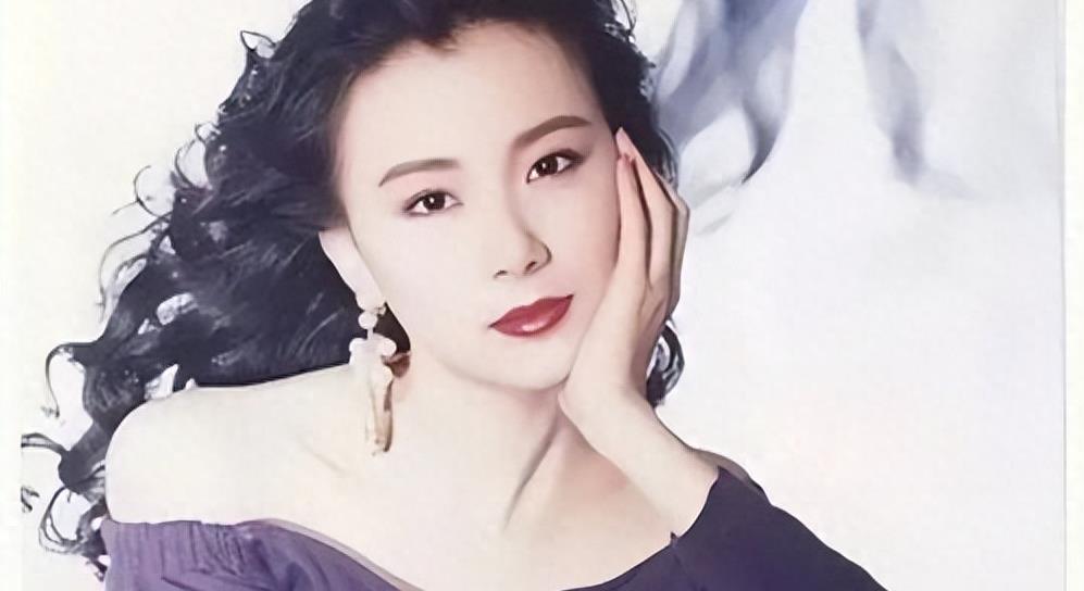 5 female celebrities who were ruined by plastic surgery. They were ...