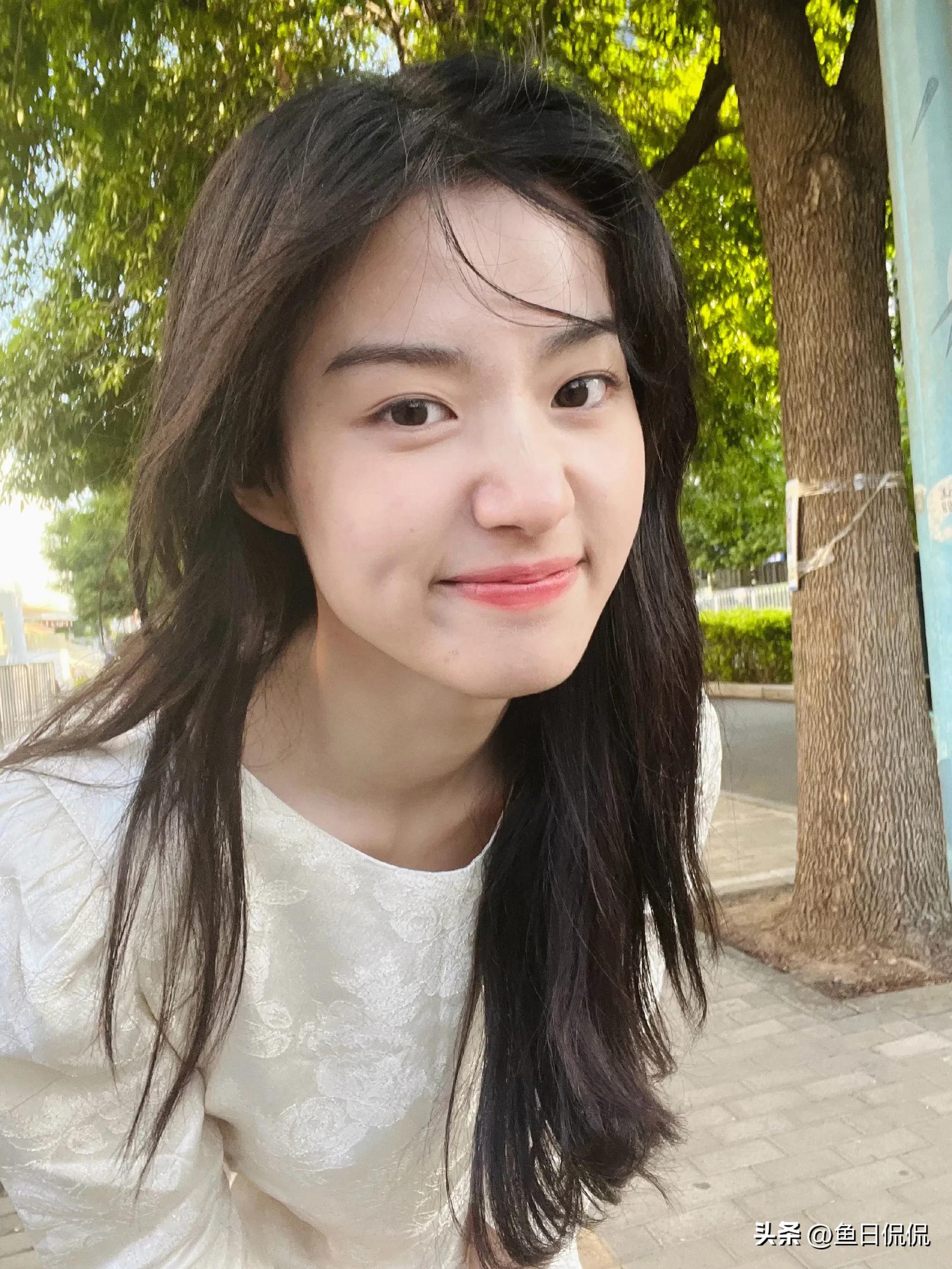 Lu Yuxiao's live moment - iNEWS