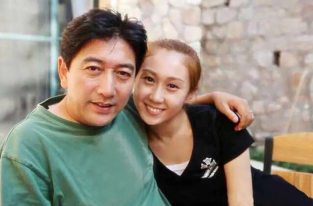 In 2007, Shui Junyi's wife was paralyzed and filed for divorce. Daughter: Dad, don't leave me ...