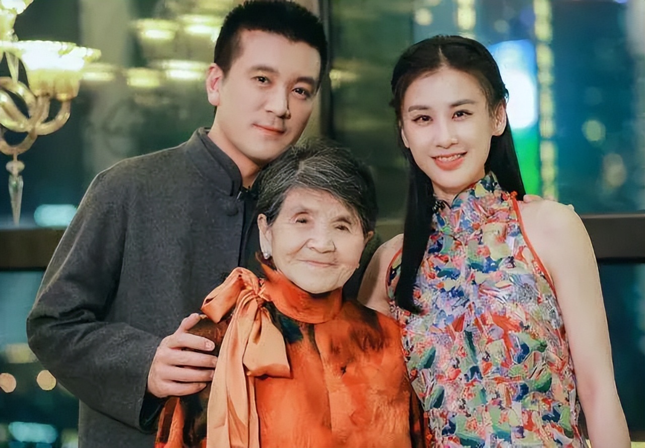 Huang Shengyi and Yang Zi are divorced?"Being well" is for the heat or ...