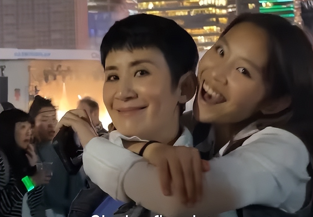 57-year-old Wu Junru and her daughter watch the show! The maintenance is too good, the ...