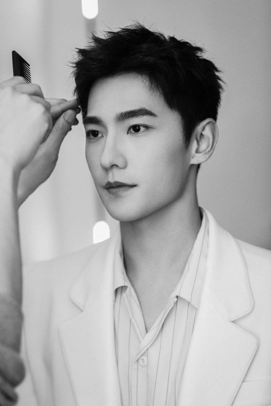 Fairy looks! Photos of Yang Yang's white suit event released - iMedia