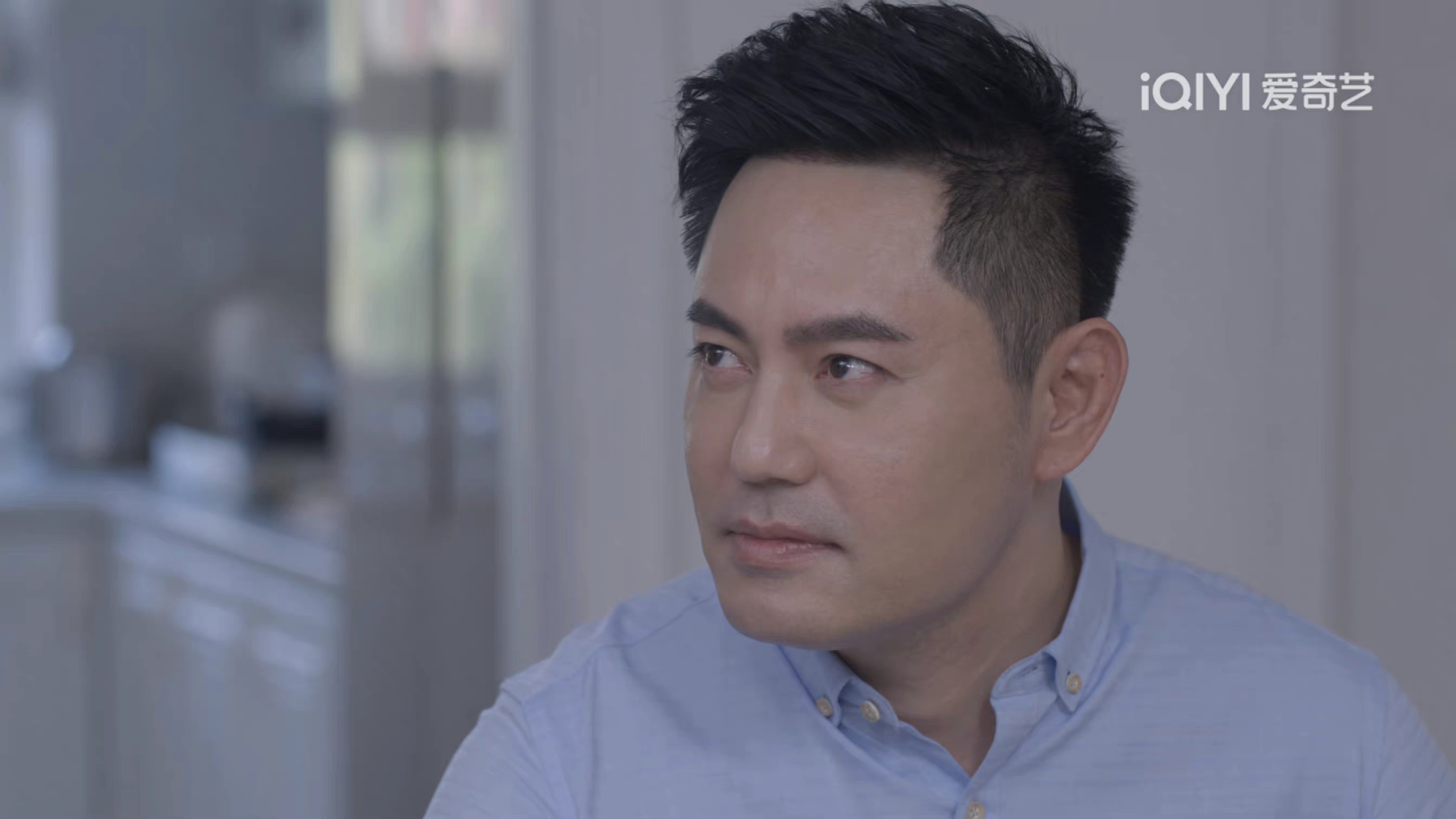 At the age of 23, he became famous because of Mengdan, and he played the father of Ye Hua. He is ...