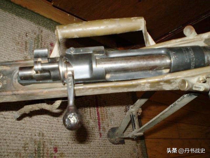 The gun crew was ridiculed by "ten idiots", the Belgian FN DBT grenade ...