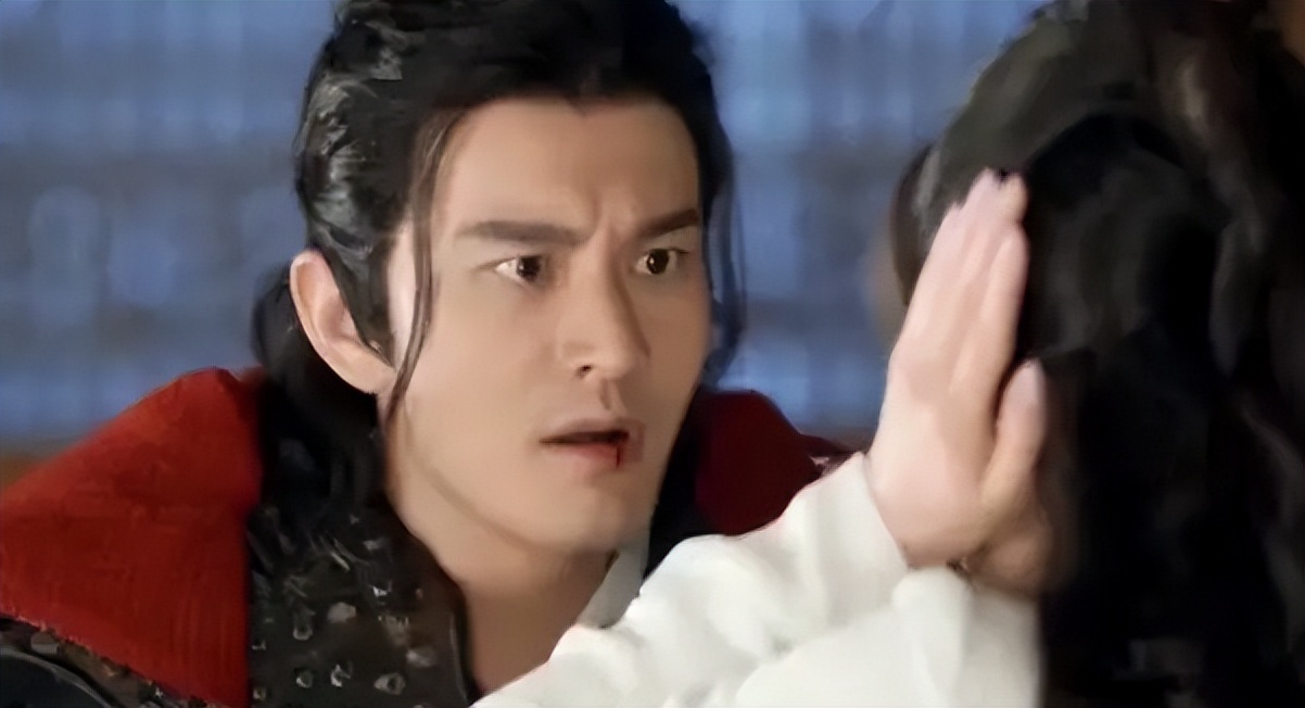 Noodle kiss, handstand kiss!Take a closer look at the 5 "ridiculous ...