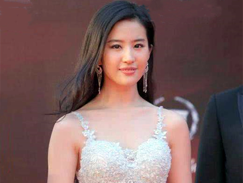 Liu Yifei's life is worry-free, her works are unpopular, and her figure ...