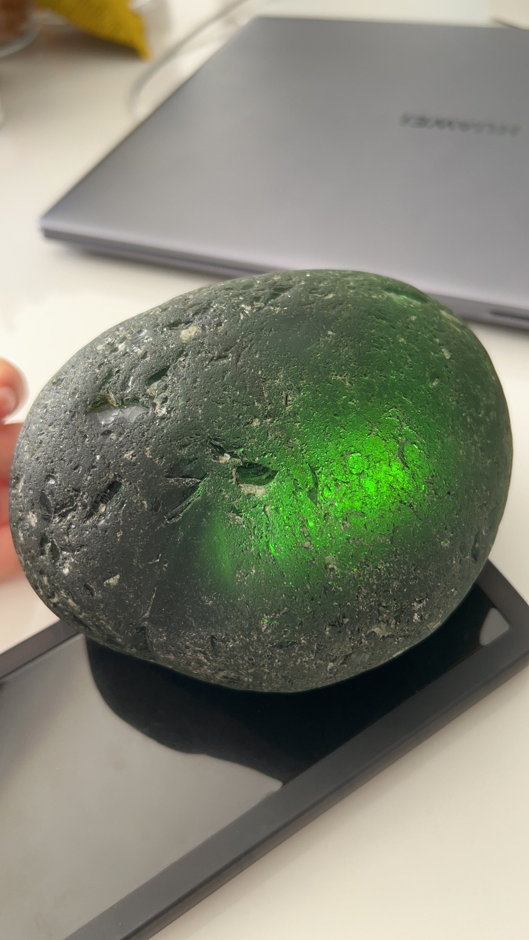 rare green tektite - iNEWS