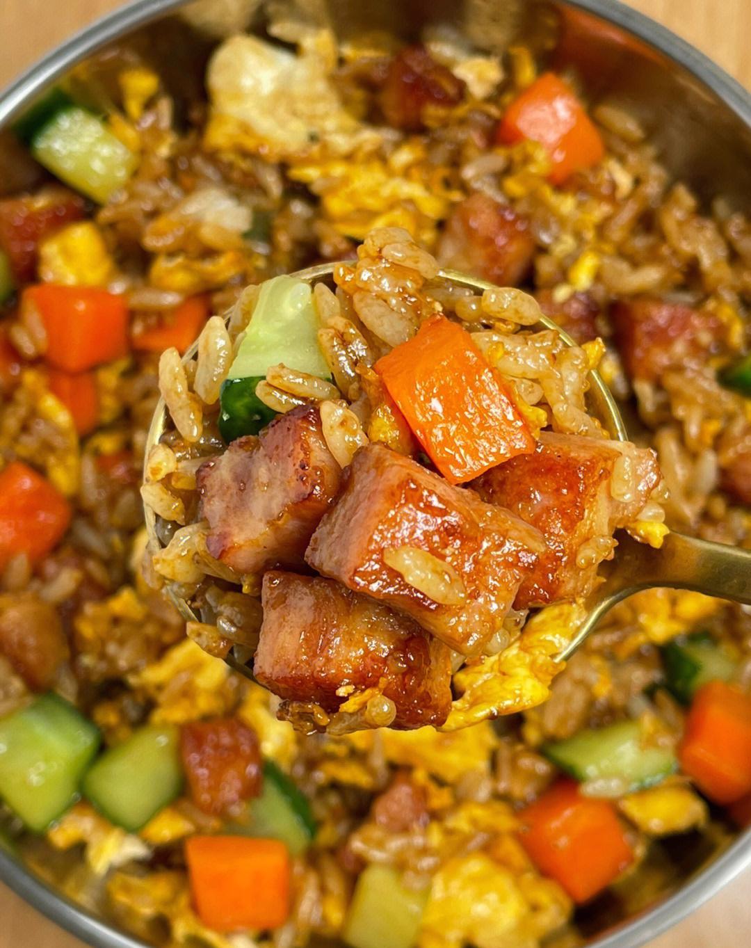 I can eat three bowls of this kind of fried rice. The method is simple ...