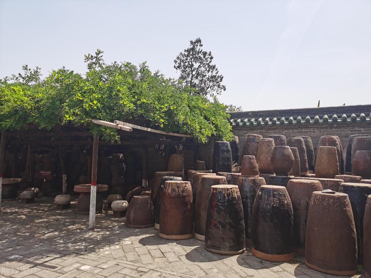 The earliest existing building is the remains of the Yuan Dynasty, the ...