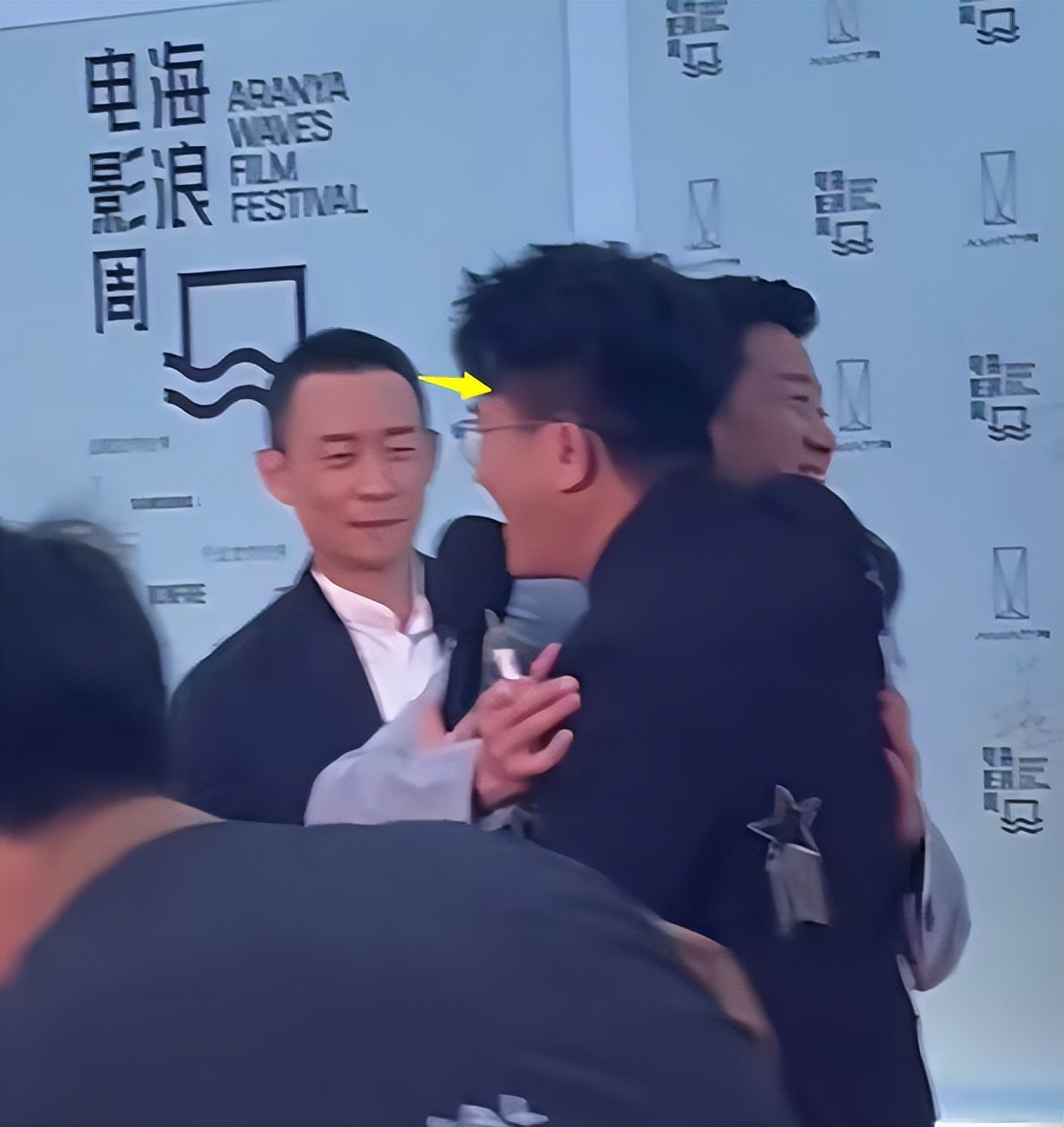 The handshake was ignored, Wu Jing stole the limelight, Zhang Yigui is ...