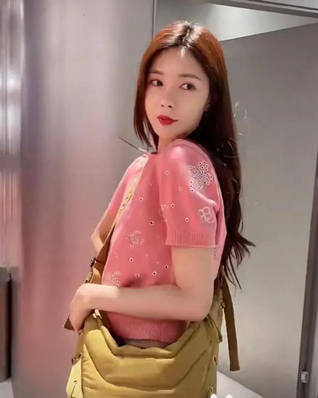 Shen Mengchen and Du Haitao show off their affection in a high-profile manner - iMedia