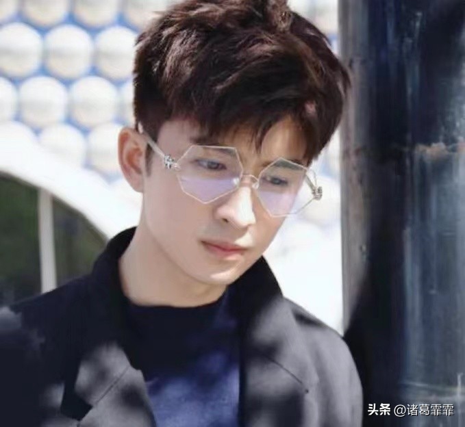 Zhang Yunlong: The airport persuades fans to make hot searches ...