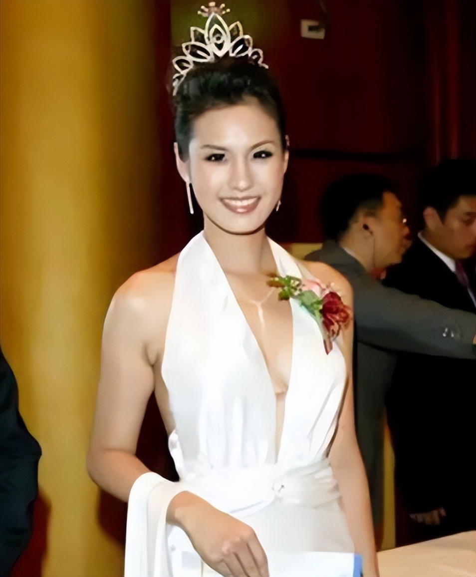 Vivi Wang Wanfei posted a comparison photo before and after fitness, thanks to her husband Liu ...